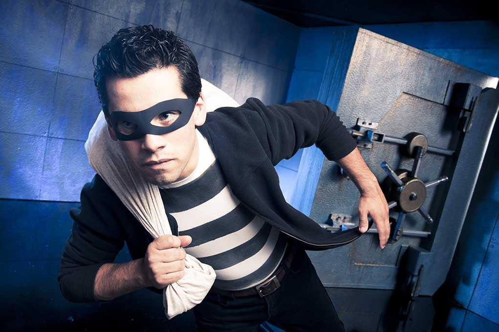 Rolex Heist Backfires—Robber Never Saw THIS Coming | National US News